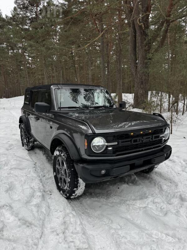 Pelēks Ford Bronco 2022 Rīga, ar dzinēja tilpumu 2.30 L un nobraukumu 55 tūkst. km par 39900 €, foto 2 vietnē AUTOMOTO.COM.LV