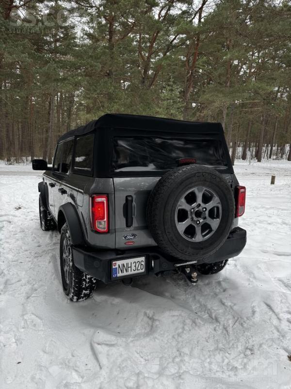 Pelēks Ford Bronco 2022 Rīga, ar dzinēja tilpumu 2.30 L un nobraukumu 55 tūkst. km par 39900 €, foto 4 vietnē AUTOMOTO.COM.LV