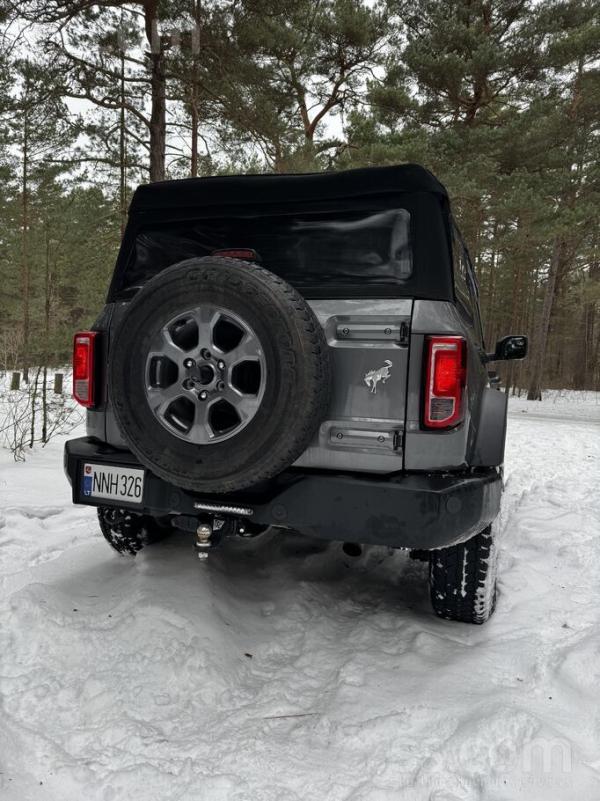 Pelēks Ford Bronco 2022 Rīga, ar dzinēja tilpumu 2.30 L un nobraukumu 55 tūkst. km par 39900 €, foto 5 vietnē AUTOMOTO.COM.LV
