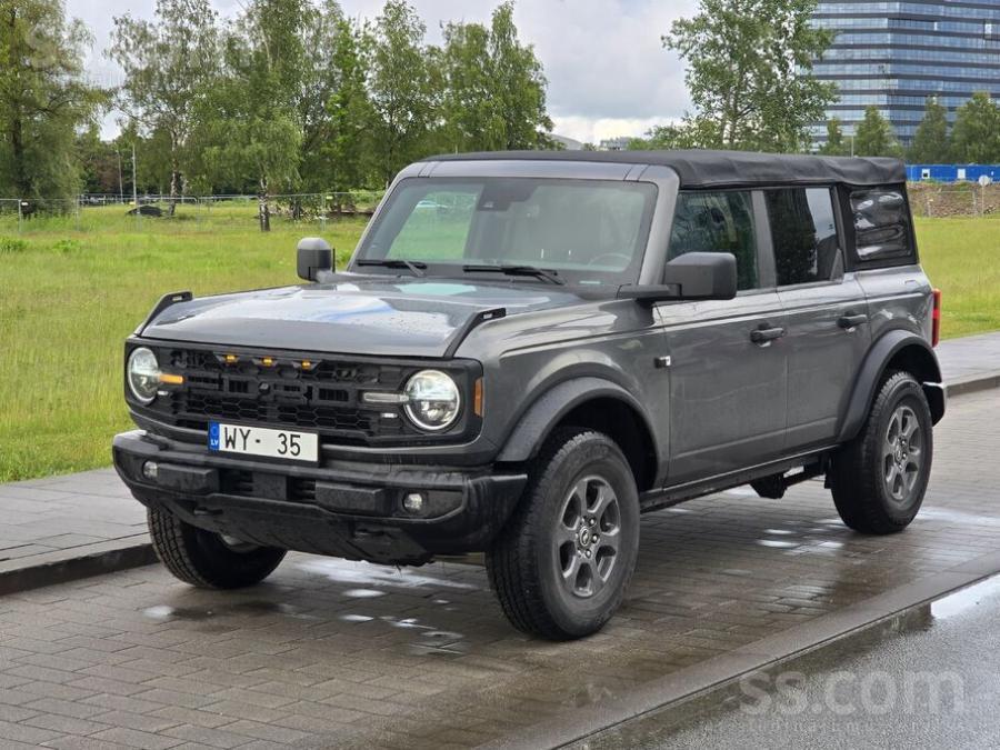 Grey Ford Bronco 2022 in Riga, with an engine capacity of 2.30 L and mileage of 55 thousand km for 42500 €, photo 1 on AUTOMOTO.COM.LV