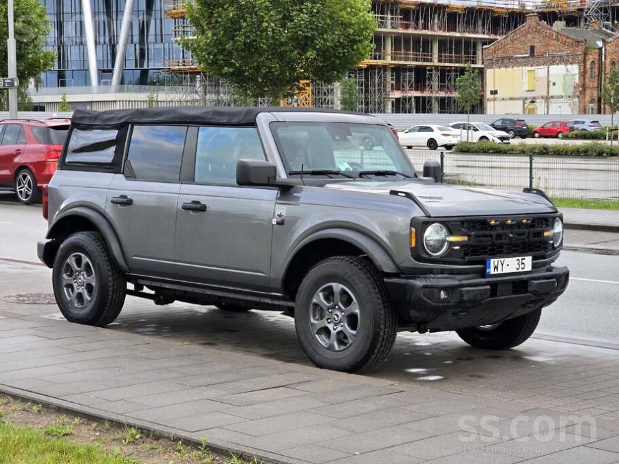 Grey Ford Bronco 2022 in Riga, with an engine capacity of 2.30 L and mileage of 55 thousand km for 42500 €, photo 3 on AUTOMOTO.COM.LV