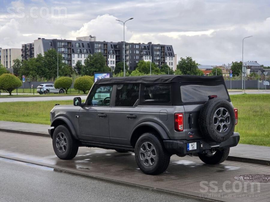 Grey Ford Bronco 2022 in Riga, with an engine capacity of 2.30 L and mileage of 55 thousand km for 42500 €, photo 4 on AUTOMOTO.COM.LV