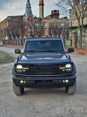 Grey Ford Bronco 2022 in Riga, with an engine capacity of 2.30 L and mileage of 55 thousand km for 42500 €, photo 8 on AUTOMOTO.COM.LV
