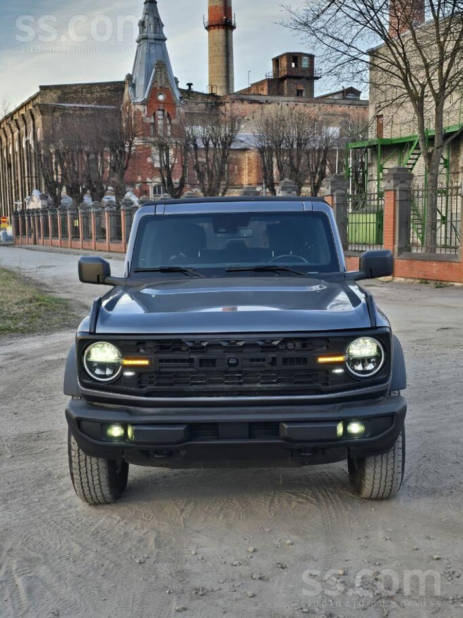Grey Ford Bronco 2022 in Riga, with an engine capacity of 2.30 L and mileage of 55 thousand km for 42500 €, photo 8 on AUTOMOTO.COM.LV