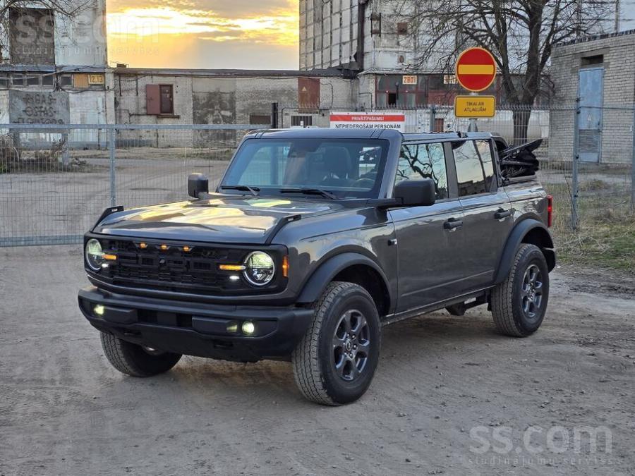 Grey Ford Bronco 2022 in Riga, with an engine capacity of 2.30 L and mileage of 55 thousand km for 42500 €, photo 9 on AUTOMOTO.COM.LV