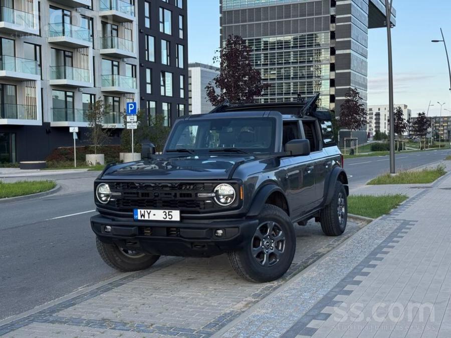 Grey Ford Bronco 2022 in Riga, with an engine capacity of 2.30 L and mileage of 65 thousand km for 39500 €, photo 1 on AUTOMOTO.COM.LV
