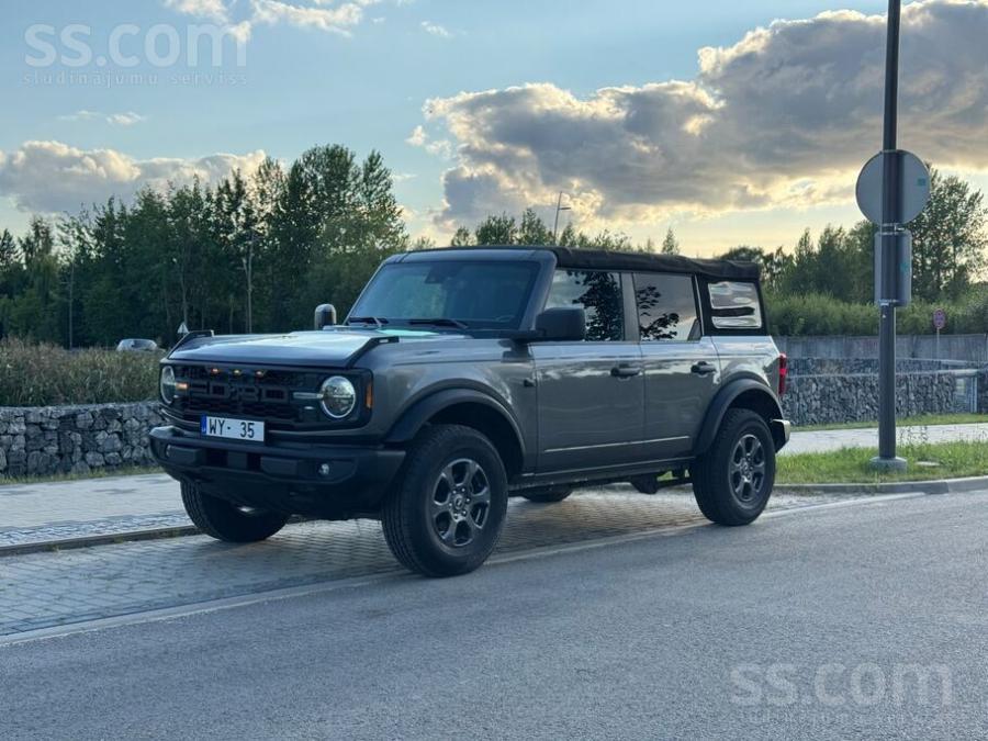 Grey Ford Bronco 2022 in Riga, with an engine capacity of 2.30 L and mileage of 65 thousand km for 39500 €, photo 3 on AUTOMOTO.COM.LV