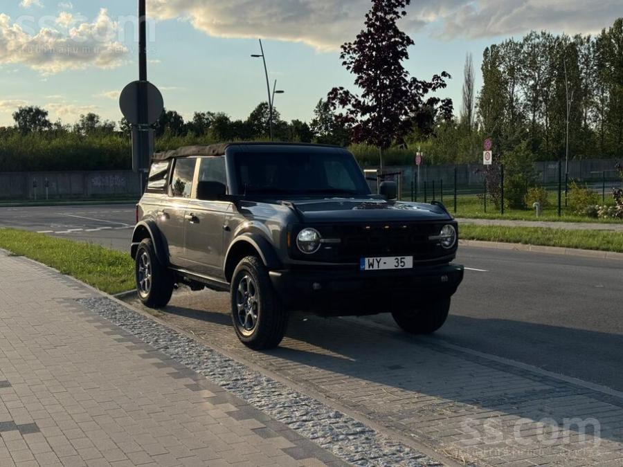 Grey Ford Bronco 2022 in Riga, with an engine capacity of 2.30 L and mileage of 65 thousand km for 39500 €, photo 5 on AUTOMOTO.COM.LV