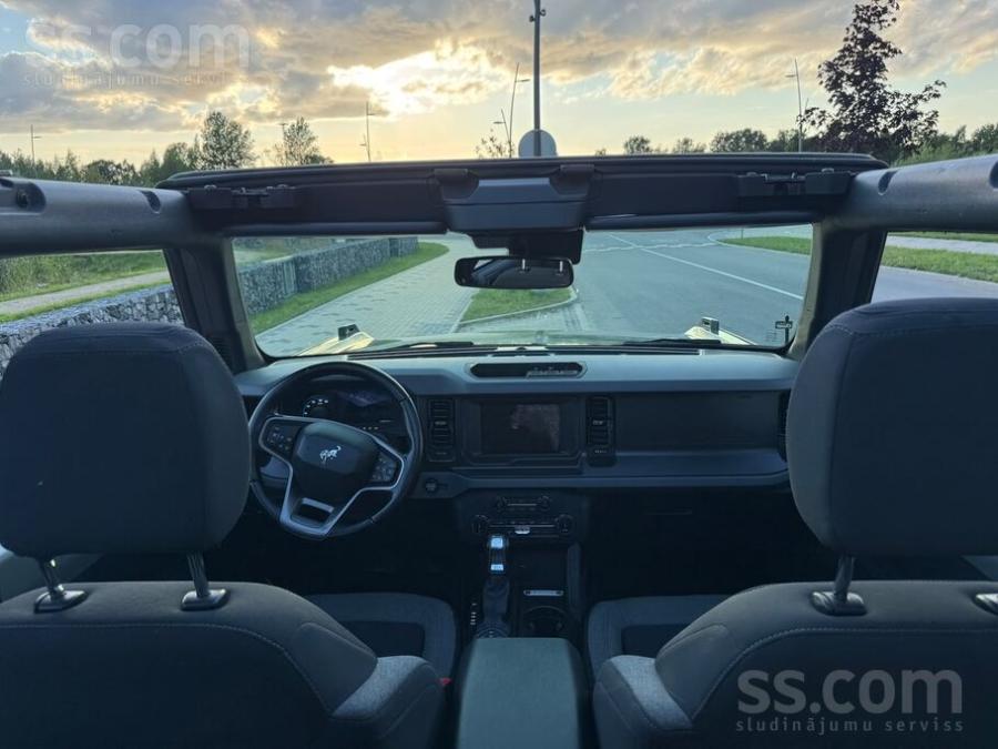 Grey Ford Bronco 2022 in Riga, with an engine capacity of 2.30 L and mileage of 65 thousand km for 39500 €, photo 6 on AUTOMOTO.COM.LV