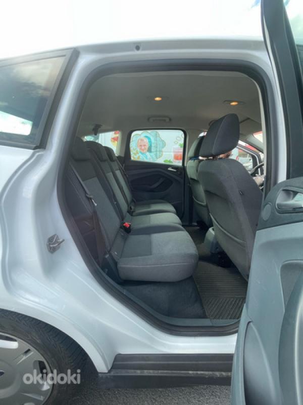 Smilšu krāsa Ford C-Max 2014 Tallina, ar dzinēja tilpumu 1.60 L un nobraukumu 216 tūkst. km par 3500 €, foto 6 vietnē AUTOMOTO.COM.LV