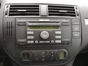 Black Ford C-Max 2005 in Saldus, with an engine capacity of 1.60 L and mileage of 266 thousand km for 1900 €, photo 11 on AUTOMOTO.COM.LV