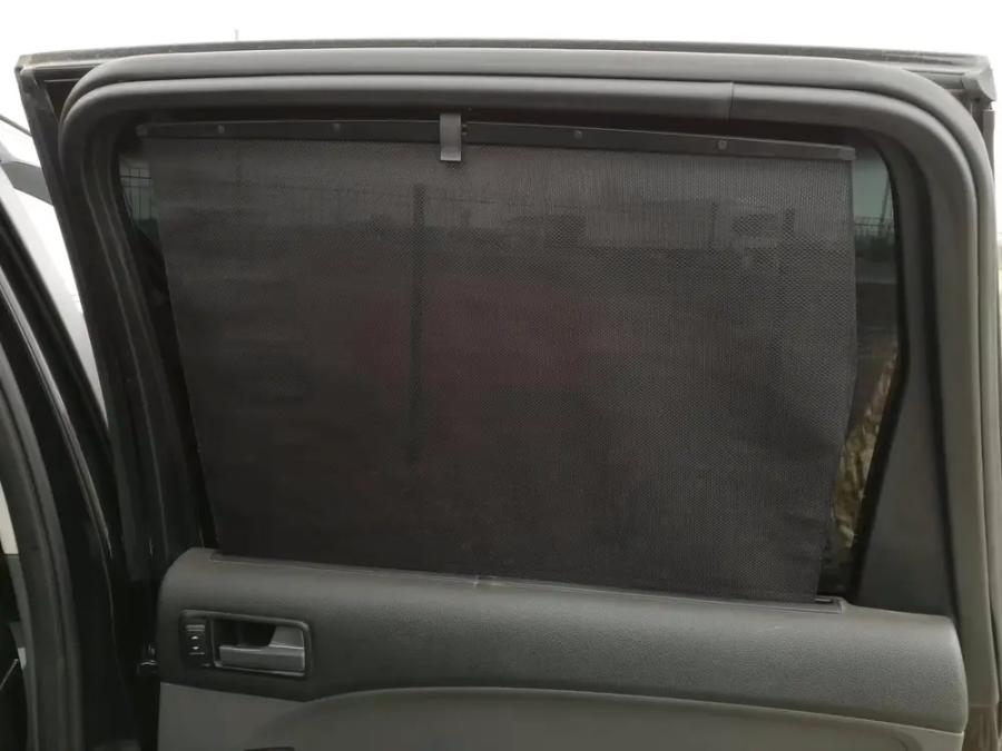 Black Ford C-Max 2005 in Saldus, with an engine capacity of 1.60 L and mileage of 266 thousand km for 1900 €, photo 12 on AUTOMOTO.COM.LV