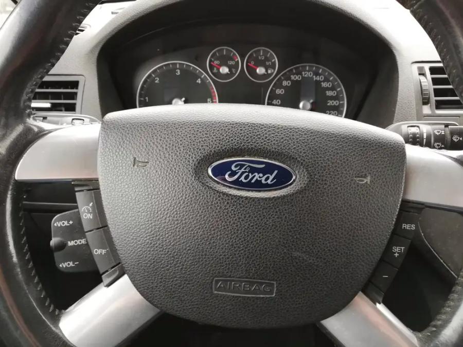 Black Ford C-Max 2005 in Saldus, with an engine capacity of 1.60 L and mileage of 266 thousand km for 1900 €, photo 13 on AUTOMOTO.COM.LV