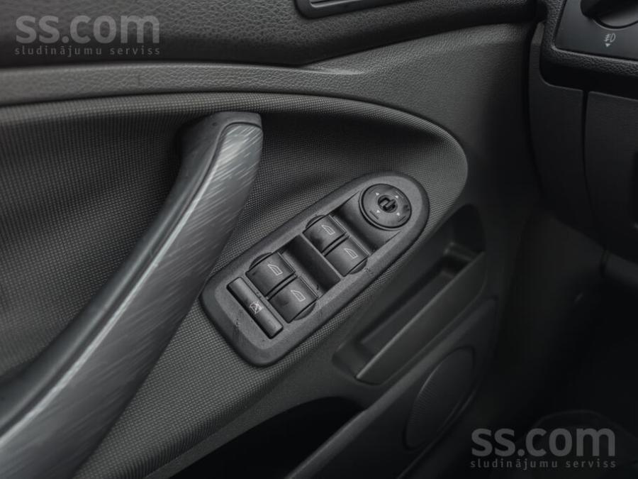 Melns Ford C-Max 2008 Liepāja, ar dzinēja tilpumu 1.60 L un nobraukumu 229 tūkst. km par 3200 €, foto 17 vietnē AUTOMOTO.COM.LV