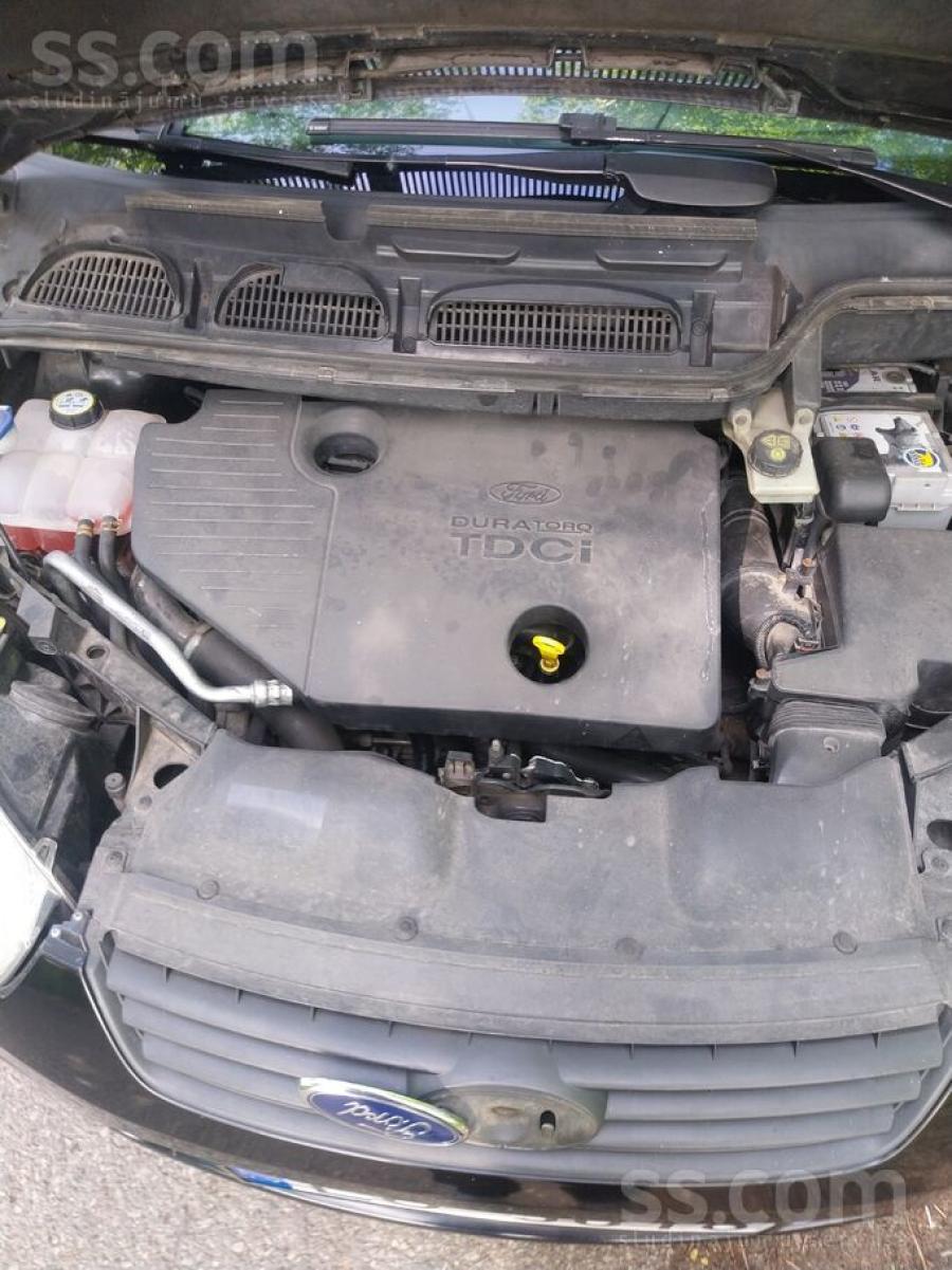 Black Ford C-Max 2009 in Daugavpils, with an engine capacity of 1.80 L and mileage of 242 thousand km for 1700 €, photo 5 on AUTOMOTO.COM.LV