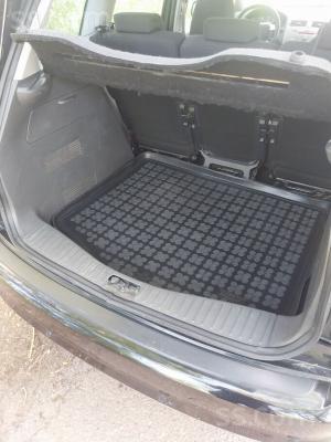 Black Ford C-Max 2009 in Daugavpils, with an engine capacity of 1.80 L and mileage of 242 thousand km for 1700 €, photo 6 on AUTOMOTO.COM.LV