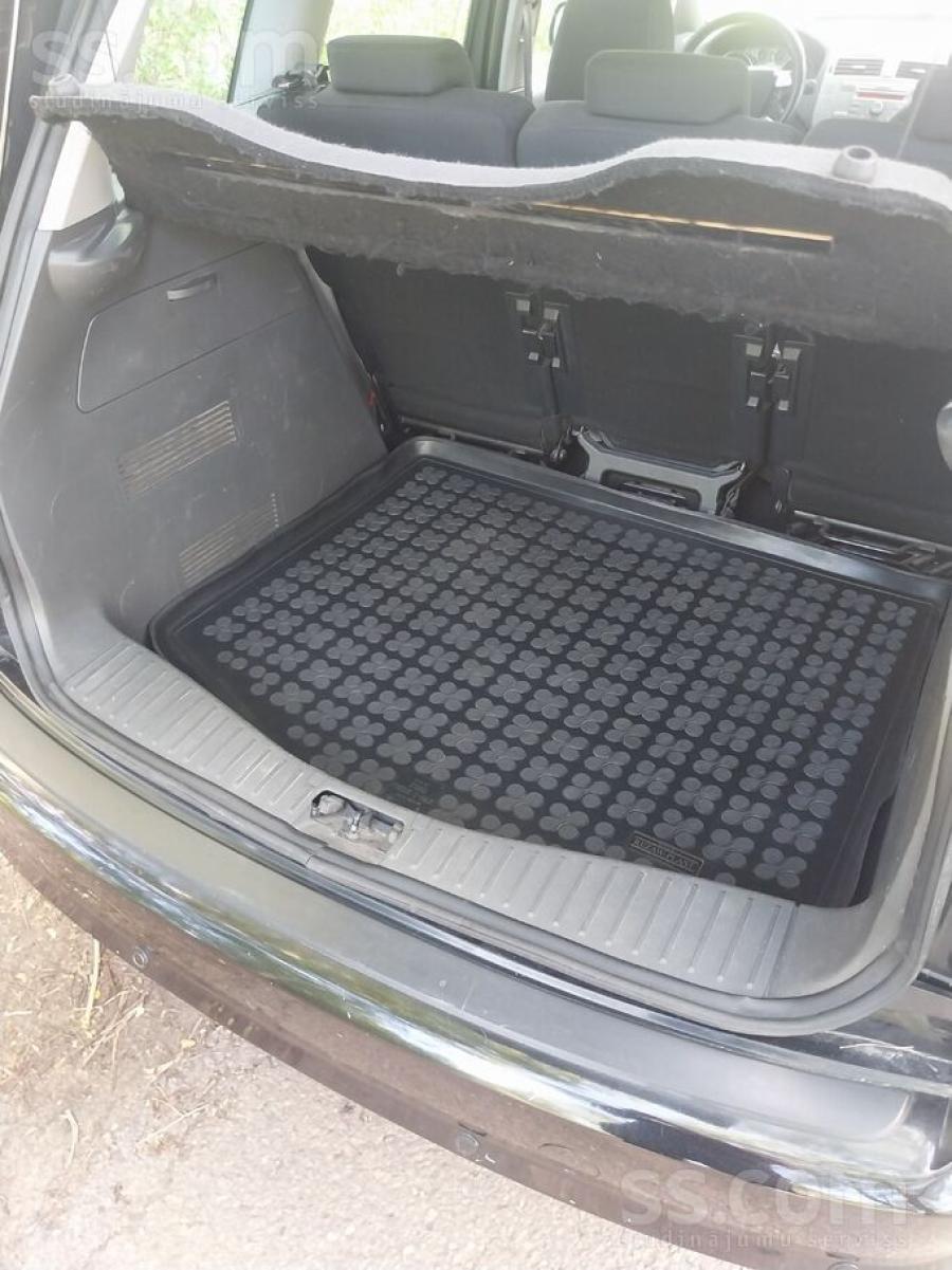 Black Ford C-Max 2009 in Daugavpils, with an engine capacity of 1.80 L and mileage of 242 thousand km for 1700 €, photo 6 on AUTOMOTO.COM.LV