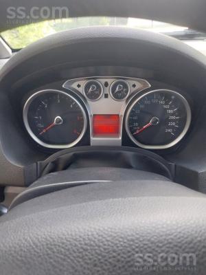 Black Ford C-Max 2009 in Daugavpils, with an engine capacity of 1.80 L and mileage of 242 thousand km for 1700 €, photo 8 on AUTOMOTO.COM.LV