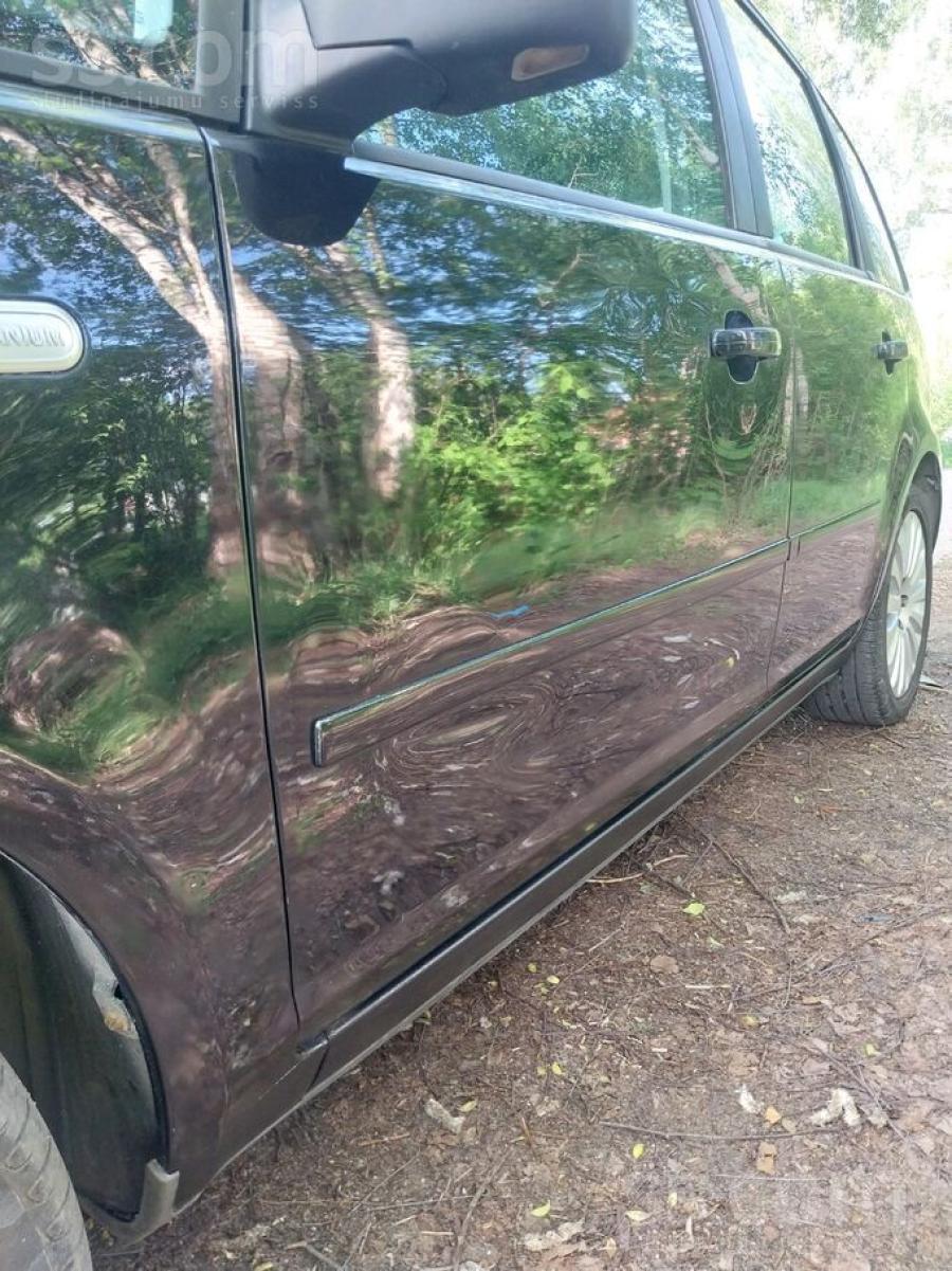 Black Ford C-Max 2009 in Daugavpils, with an engine capacity of 1.80 L and mileage of 242 thousand km for 1700 €, photo 13 on AUTOMOTO.COM.LV