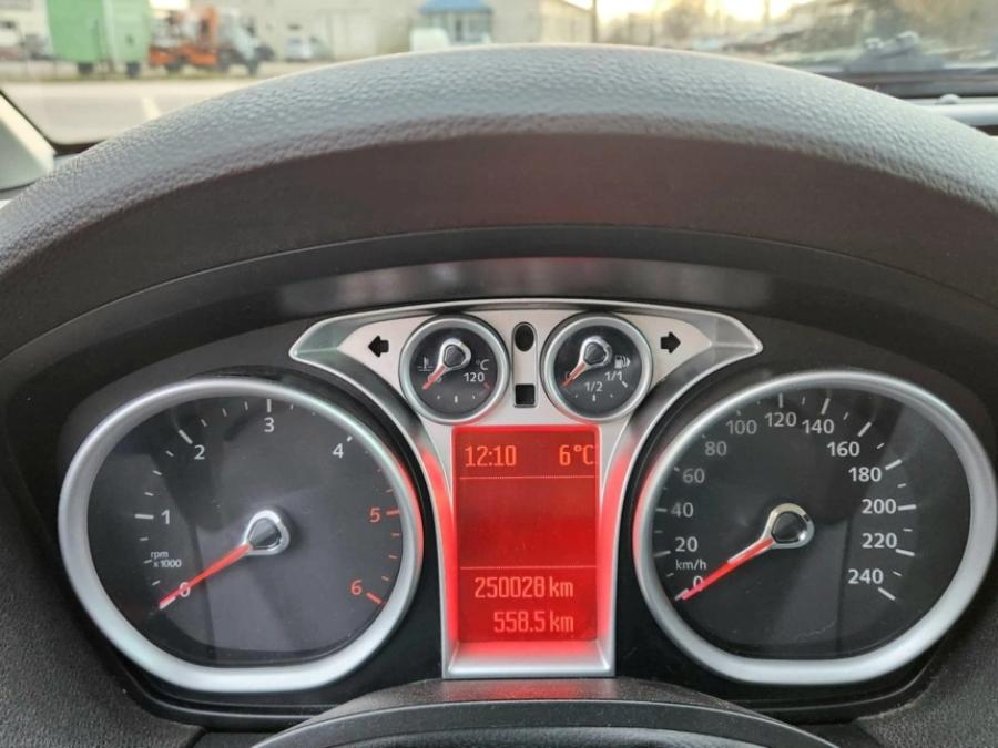 Black Ford C-Max 2009 in Riga, with an engine capacity of 1.60 L and mileage of 250 thousand km for 1700 €, photo 17 on AUTOMOTO.COM.LV