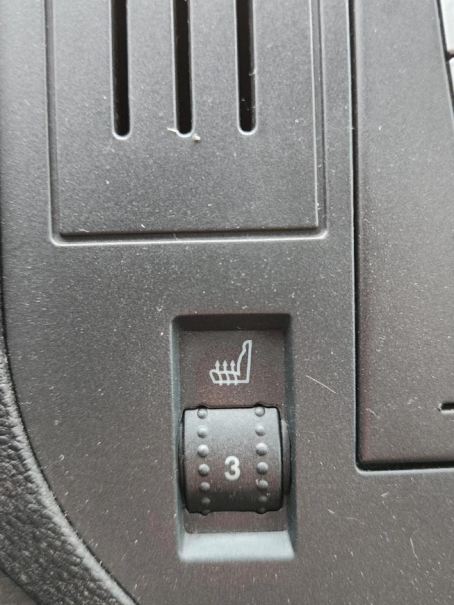 Black Ford C-Max 2009 in Riga, with an engine capacity of 1.60 L and mileage of 250 thousand km for 1700 €, photo 21 on AUTOMOTO.COM.LV