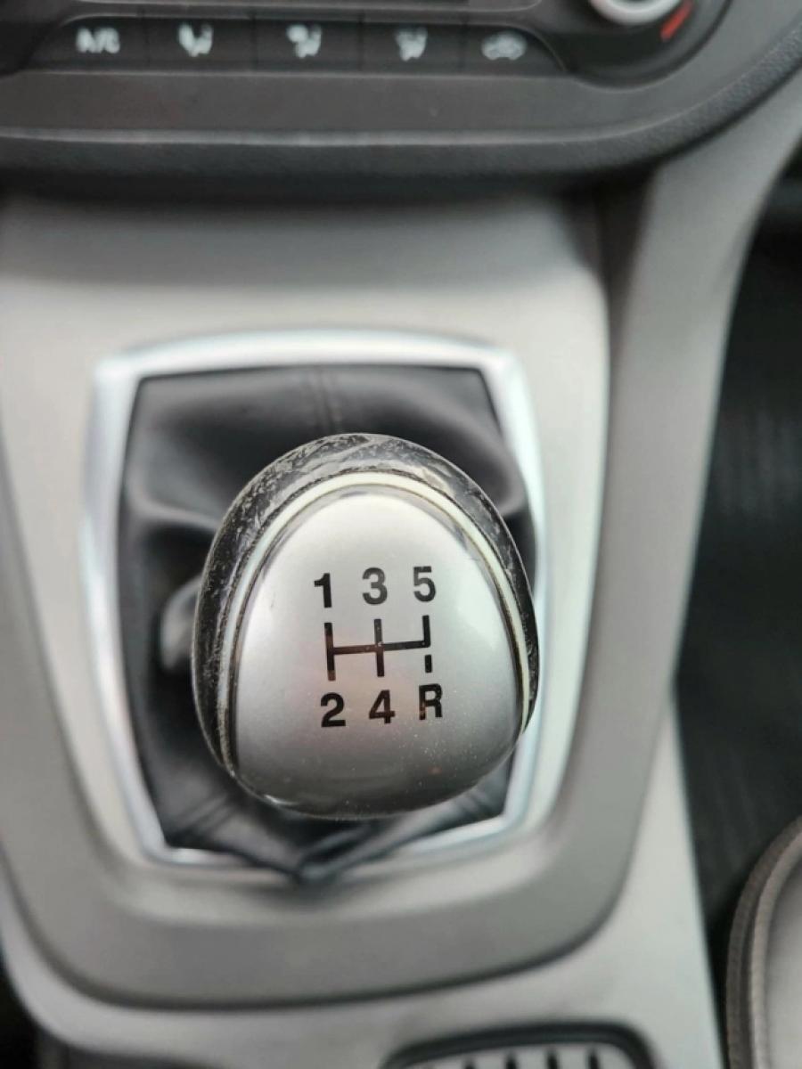 Black Ford C-Max 2009 in Riga, with an engine capacity of 1.60 L and mileage of 250 thousand km for 1700 €, photo 23 on AUTOMOTO.COM.LV