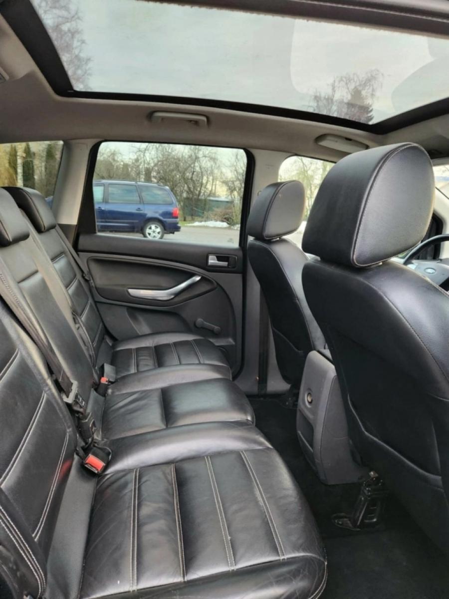 Black Ford C-Max 2009 in Riga, with an engine capacity of 1.60 L and mileage of 250 thousand km for 1700 €, photo 24 on AUTOMOTO.COM.LV