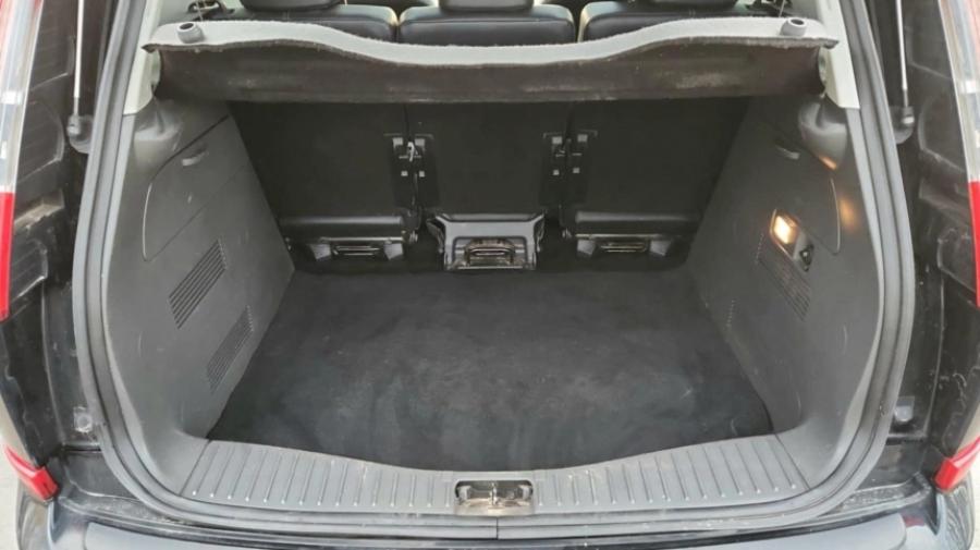 Black Ford C-Max 2009 in Riga, with an engine capacity of 1.60 L and mileage of 250 thousand km for 1700 €, photo 28 on AUTOMOTO.COM.LV