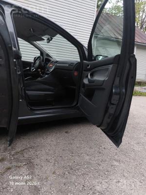 Black Ford C-Max 2010 in Kraslava, with an engine capacity of 1.60 L and mileage of 292 thousand km for 1450 €, photo 7 on AUTOMOTO.COM.LV