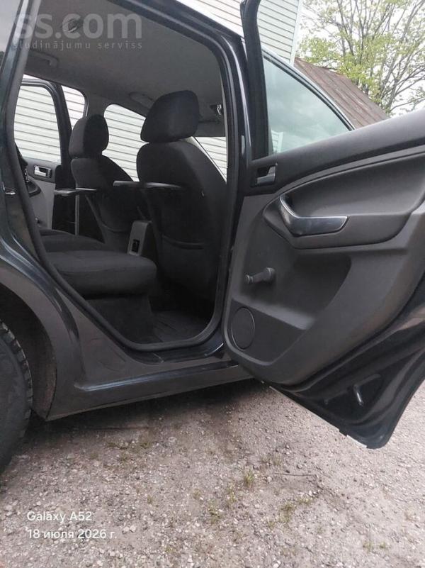 Black Ford C-Max 2010 in Kraslava, with an engine capacity of 1.60 L and mileage of 292 thousand km for 1250 €, photo 7 on AUTOMOTO.COM.LV