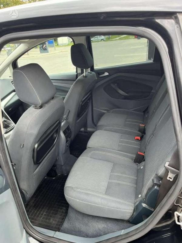 Black Ford C-Max 2011 in Vilnius, with an engine capacity of 1.60 L and mileage of 280 thousand km for 3200 €, photo 5 on AUTOMOTO.COM.LV