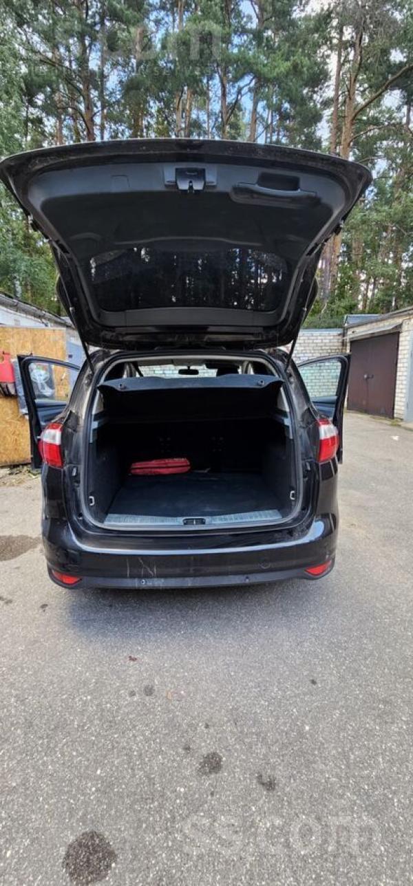 Black Ford C-Max 2011 in Riga, with an engine capacity of 1.60 L and mileage of 195 thousand km for 2500 €, photo 1 on AUTOMOTO.COM.LV