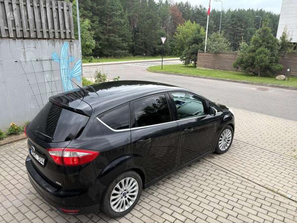 Black Ford C-Max 2013 in Vilnius, with an engine capacity of 1.00 L and mileage of 145 thousand km for 2499 €, photo 2 on AUTOMOTO.COM.LV
