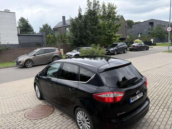 Black Ford C-Max 2013 in Vilnius, with an engine capacity of 1.00 L and mileage of 145 thousand km for 2499 €, photo 4 on AUTOMOTO.COM.LV