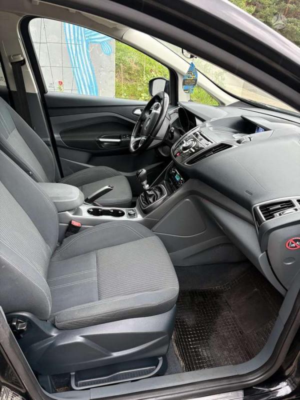 Black Ford C-Max 2013 in Vilnius, with an engine capacity of 1.00 L and mileage of 145 thousand km for 2499 €, photo 6 on AUTOMOTO.COM.LV