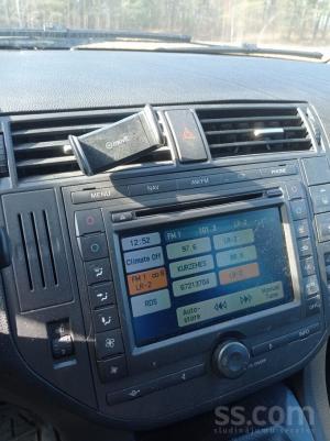 Black Ford C-Max 2004 in Talsi, with an engine capacity of 1.60 L and mileage of 390 thousand km for 900 €, photo 3 on AUTOMOTO.COM.LV