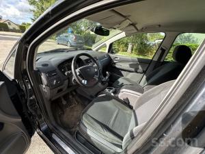 Black Ford C-Max 2004 in Jelgava, with an engine capacity of 2.00 L and mileage of 381 thousand km for 1550 €, photo 9 on AUTOMOTO.COM.LV