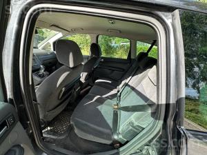 Black Ford C-Max 2004 in Jelgava, with an engine capacity of 2.00 L and mileage of 381 thousand km for 1550 €, photo 10 on AUTOMOTO.COM.LV