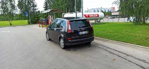 Black Ford C-Max 2006 in Siauliai, with an engine capacity of 1.56 L and mileage of 288 thousand km for 900 €, photo 4 on AUTOMOTO.COM.LV
