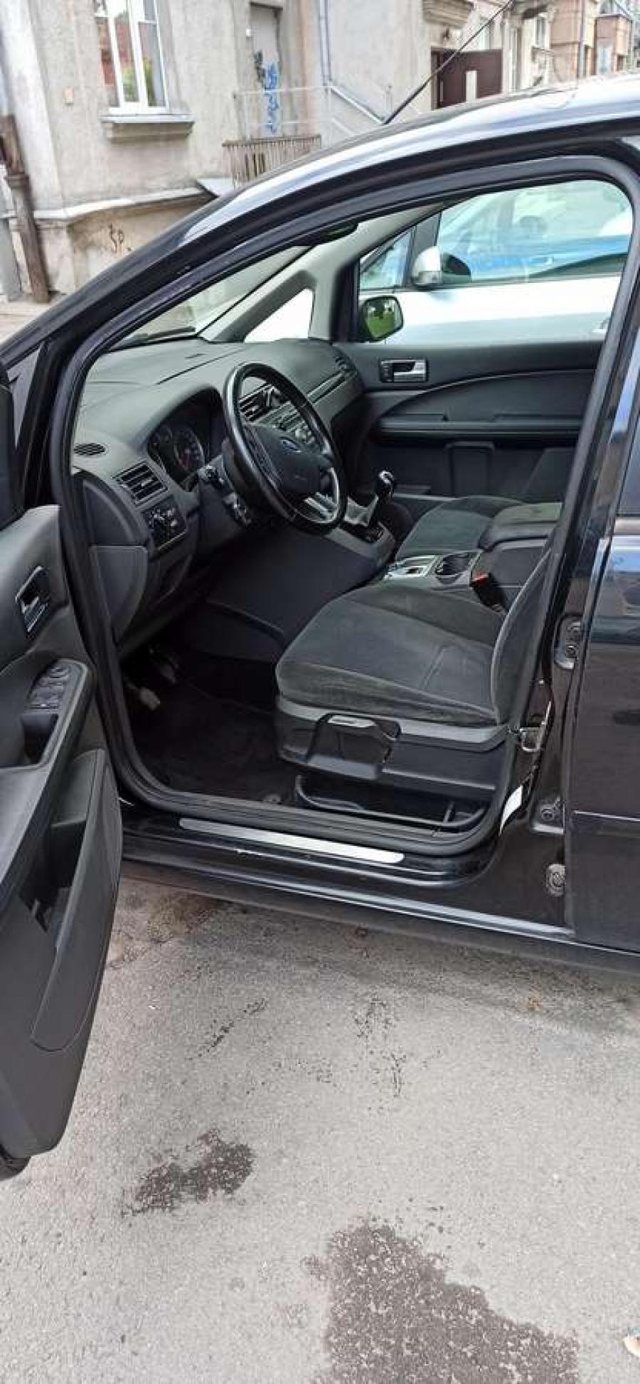 Black Ford C-Max 2006 in Siauliai, with an engine capacity of 1.56 L and mileage of 288 thousand km for 900 €, photo 8 on AUTOMOTO.COM.LV