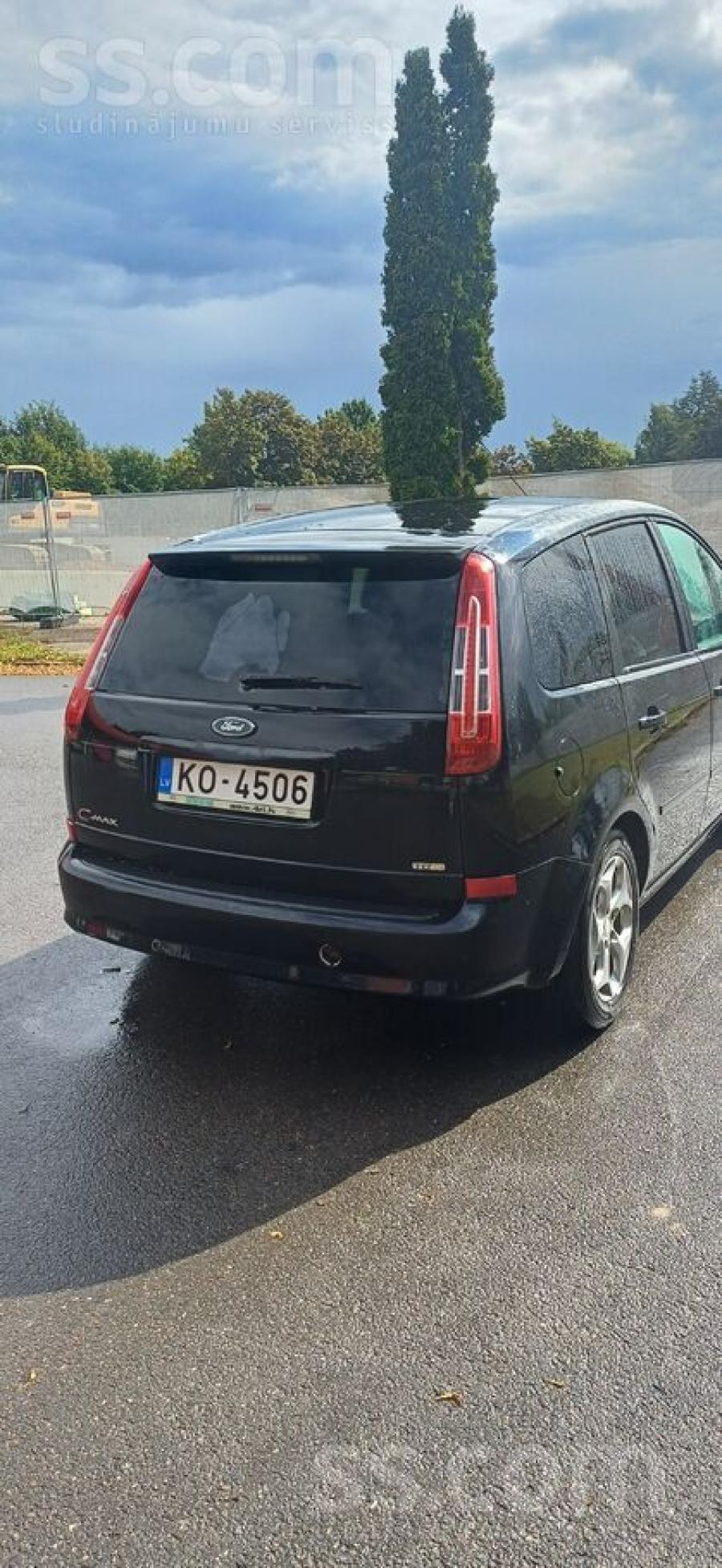 Black Ford C-Max 2007 in Liepaja, with an engine capacity of 1.60 L and mileage of 344 thousand km for 1100 €, photo 4 on AUTOMOTO.COM.LV