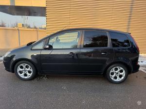 Black Ford C-Max 2009 in Vilnius, with an engine capacity of 1.56 L and mileage of 228 thousand km for 1900 €, photo 3 on AUTOMOTO.COM.LV