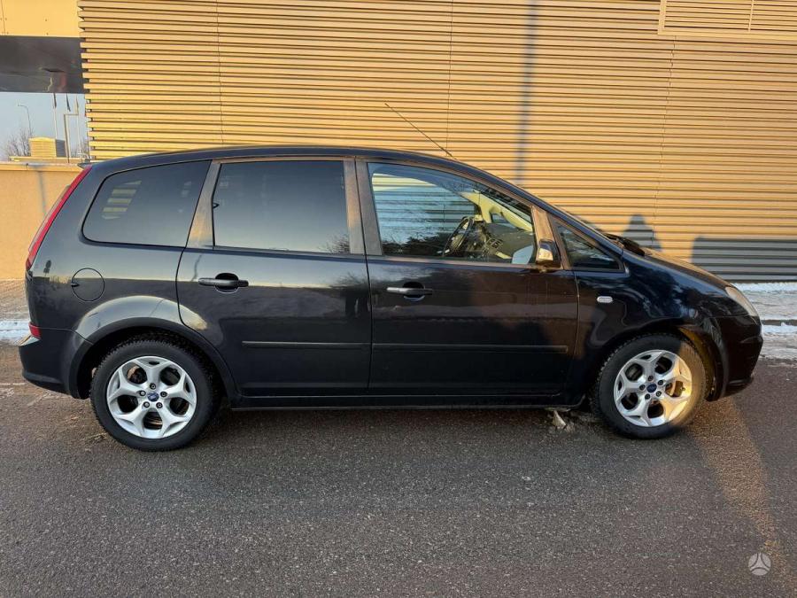 Black Ford C-Max 2009 in Vilnius, with an engine capacity of 1.56 L and mileage of 228 thousand km for 1900 €, photo 4 on AUTOMOTO.COM.LV