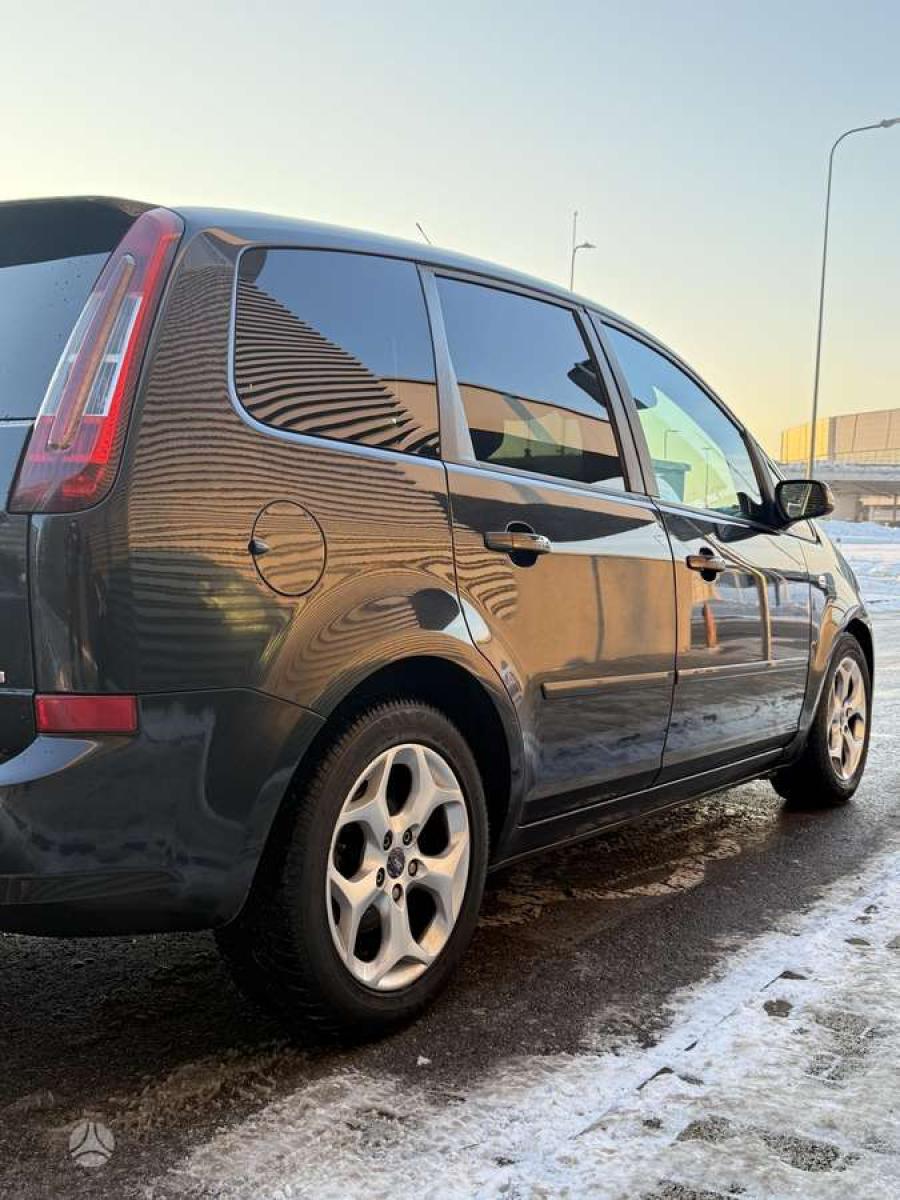 Black Ford C-Max 2009 in Vilnius, with an engine capacity of 1.56 L and mileage of 228 thousand km for 1900 €, photo 12 on AUTOMOTO.COM.LV