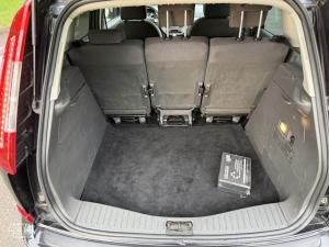 Black Ford C-Max 2009 in Alytus, with an engine capacity of 1.60 L and mileage of 264 thousand km for 2350 €, photo 15 on AUTOMOTO.COM.LV