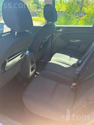 Black Ford C-Max 2009 in Talsi, with an engine capacity of 1.60 L and mileage of 412 thousand km for 1550 €, photo 8 on AUTOMOTO.COM.LV