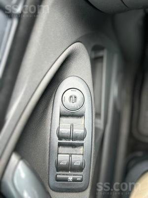 Melns Ford C-Max 2009 Jelgava, ar dzinēja tilpumu 2.00 L un nobraukumu 285 tūkst. km par 2300 €, foto 13 vietnē AUTOMOTO.COM.LV