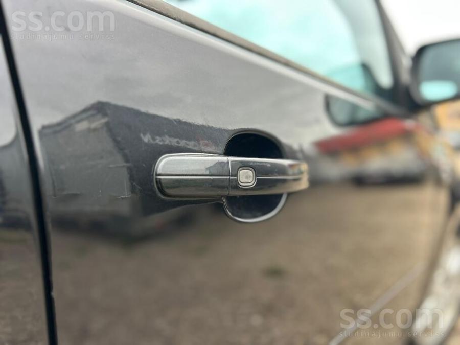 Melns Ford C-Max 2009 Jelgava, ar dzinēja tilpumu 2.00 L un nobraukumu 285 tūkst. km par 2300 €, foto 14 vietnē AUTOMOTO.COM.LV