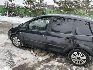 Black Ford C-Max 2010 in Kaunas, with an engine capacity of 1.56 L and mileage of 400 thousand km for 1350 €, photo 5 on AUTOMOTO.COM.LV