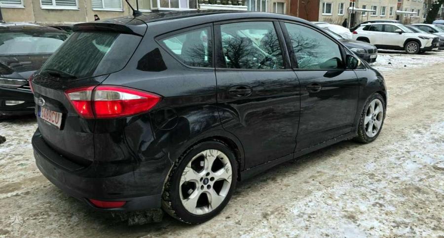 Black Ford C-Max 2011 in Vilnius, with an engine capacity of 1.60 L and mileage of 320 thousand km for 2700 €, photo 5 on AUTOMOTO.COM.LV